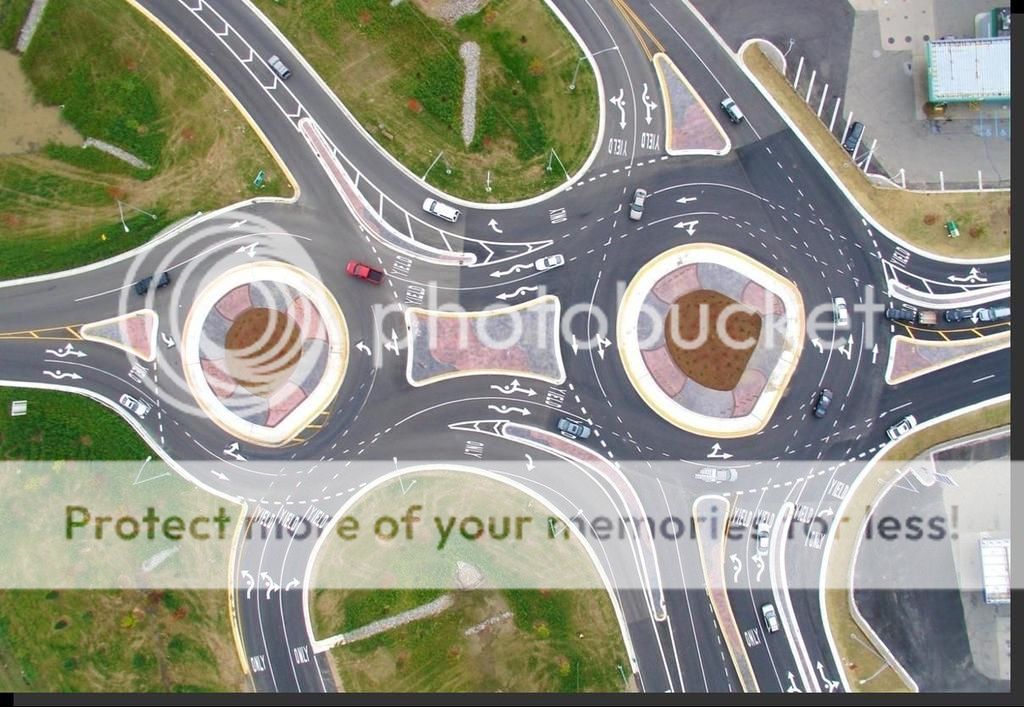 Examples of 4+ lane roads intersecting at a roundabout